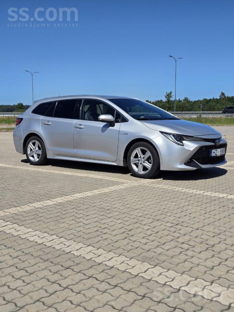 Grey Toyota Corolla 2021 in Riga, with an engine capacity of 1.80 L and mileage of 198 thousand km for 14999 €, photo 9 on AUTOMOTO.COM.LV