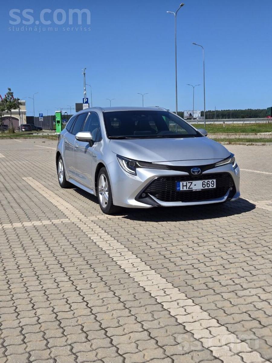 Grey Toyota Corolla 2021 in Riga, with an engine capacity of 1.80 L and mileage of 198 thousand km for 14999 €, photo 10 on AUTOMOTO.COM.LV