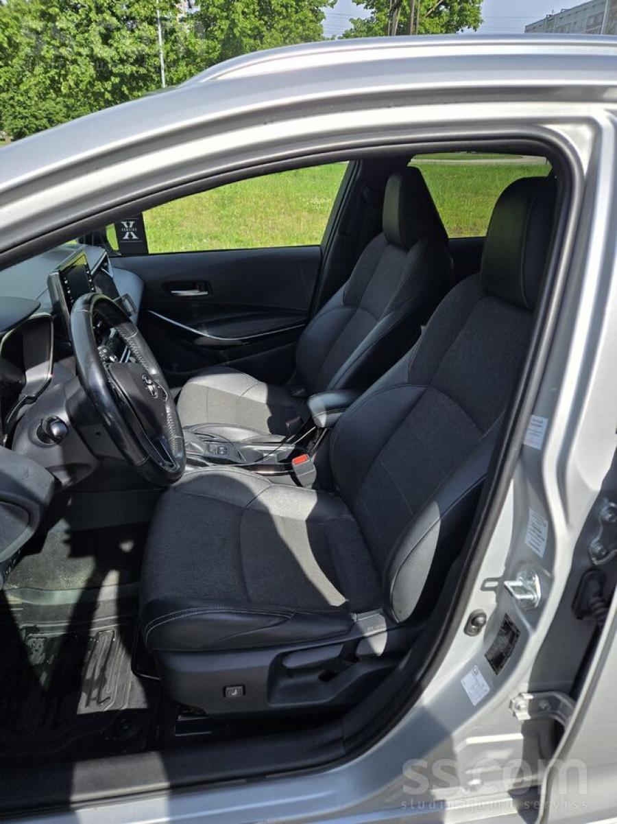 Grey Toyota Corolla 2021 in Riga, with an engine capacity of 1.80 L and mileage of 198 thousand km for 14999 €, photo 13 on AUTOMOTO.COM.LV