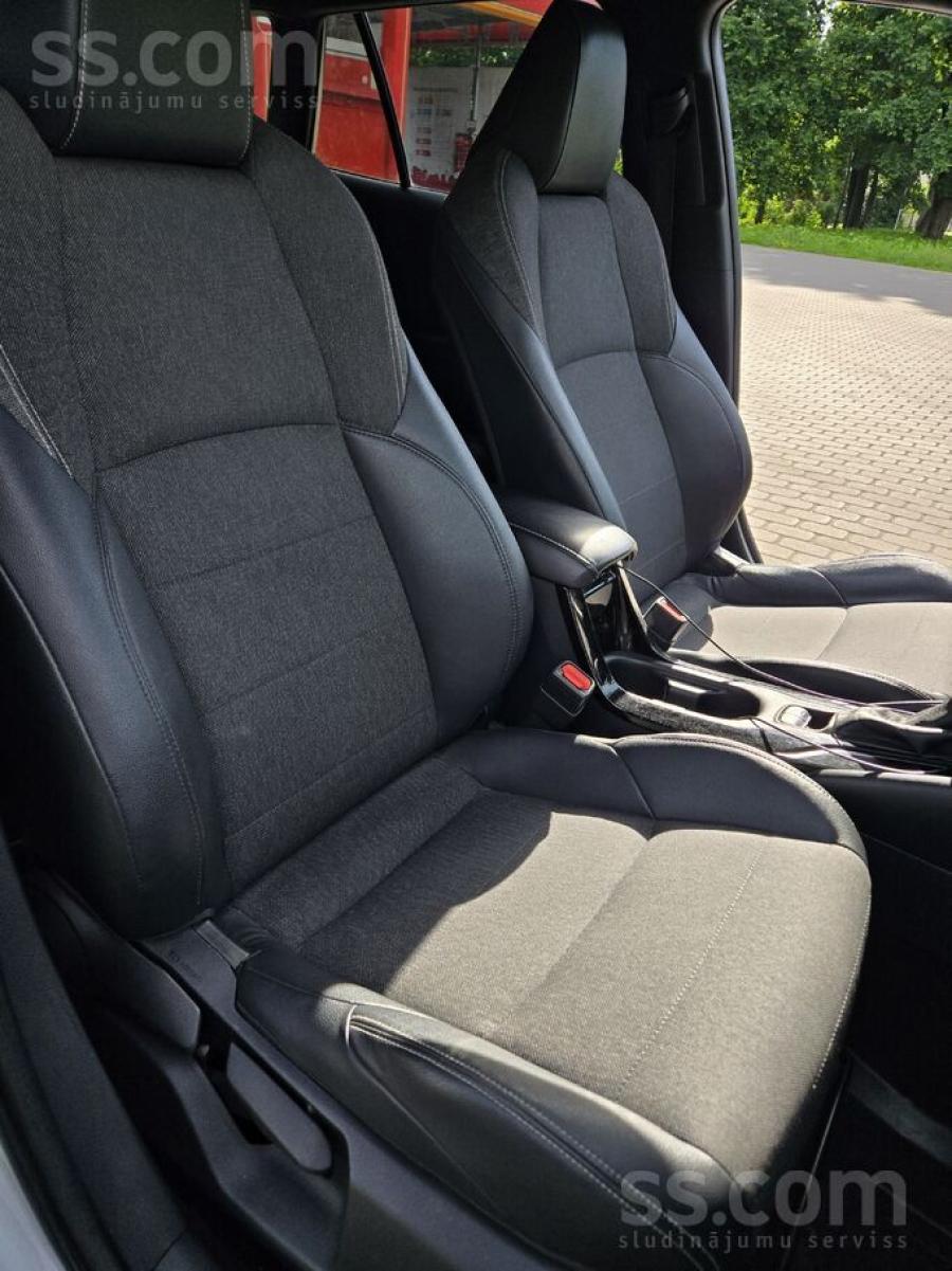 Grey Toyota Corolla 2021 in Riga, with an engine capacity of 1.80 L and mileage of 198 thousand km for 14999 €, photo 14 on AUTOMOTO.COM.LV
