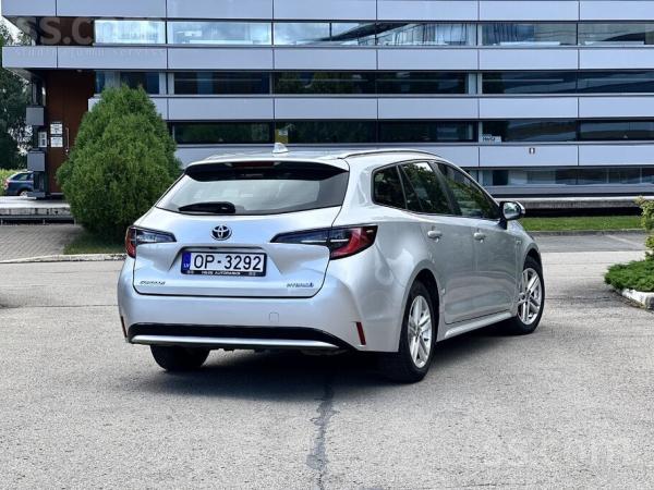 Grey Toyota Corolla 2021 in Riga, with an engine capacity of 1.80 L and mileage of 69 thousand km for 17850 €, photo 3 on AUTOMOTO.COM.LV