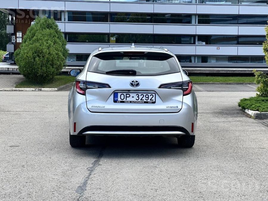 Grey Toyota Corolla 2021 in Riga, with an engine capacity of 1.80 L and mileage of 69 thousand km for 17850 €, photo 5 on AUTOMOTO.COM.LV