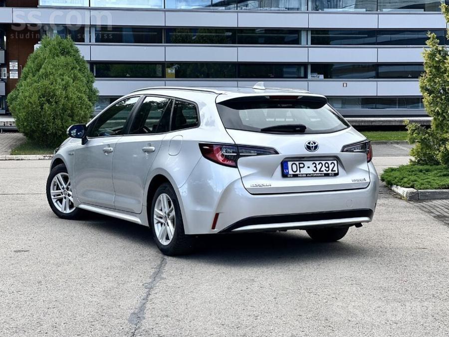 Grey Toyota Corolla 2021 in Riga, with an engine capacity of 1.80 L and mileage of 69 thousand km for 17850 €, photo 6 on AUTOMOTO.COM.LV