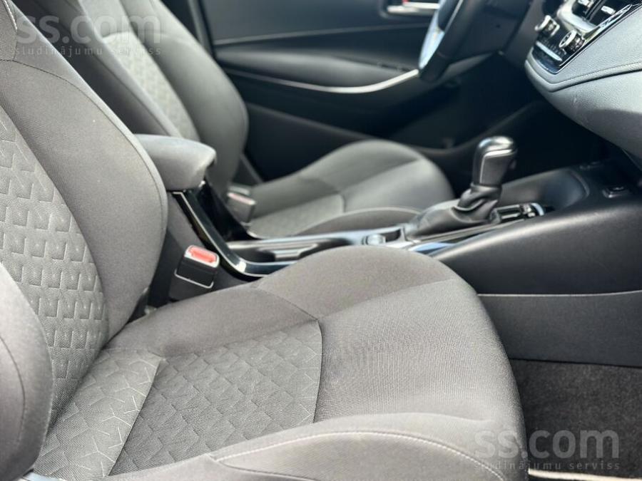 Grey Toyota Corolla 2021 in Riga, with an engine capacity of 1.80 L and mileage of 69 thousand km for 17850 €, photo 14 on AUTOMOTO.COM.LV