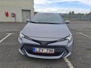 Grey Toyota Corolla 2021 in Vilnius, with an engine capacity of 1.20 L and mileage of 125 thousand km for 14900 €, photo 3 on AUTOMOTO.COM.LV