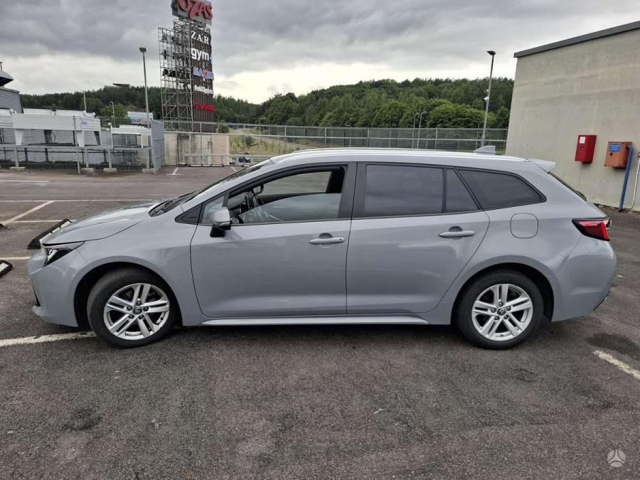 Grey Toyota Corolla 2021 in Vilnius, with an engine capacity of 1.20 L and mileage of 125 thousand km for 14900 €, photo 5 on AUTOMOTO.COM.LV