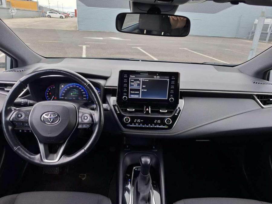 Grey Toyota Corolla 2021 in Vilnius, with an engine capacity of 1.20 L and mileage of 125 thousand km for 14900 €, photo 11 on AUTOMOTO.COM.LV