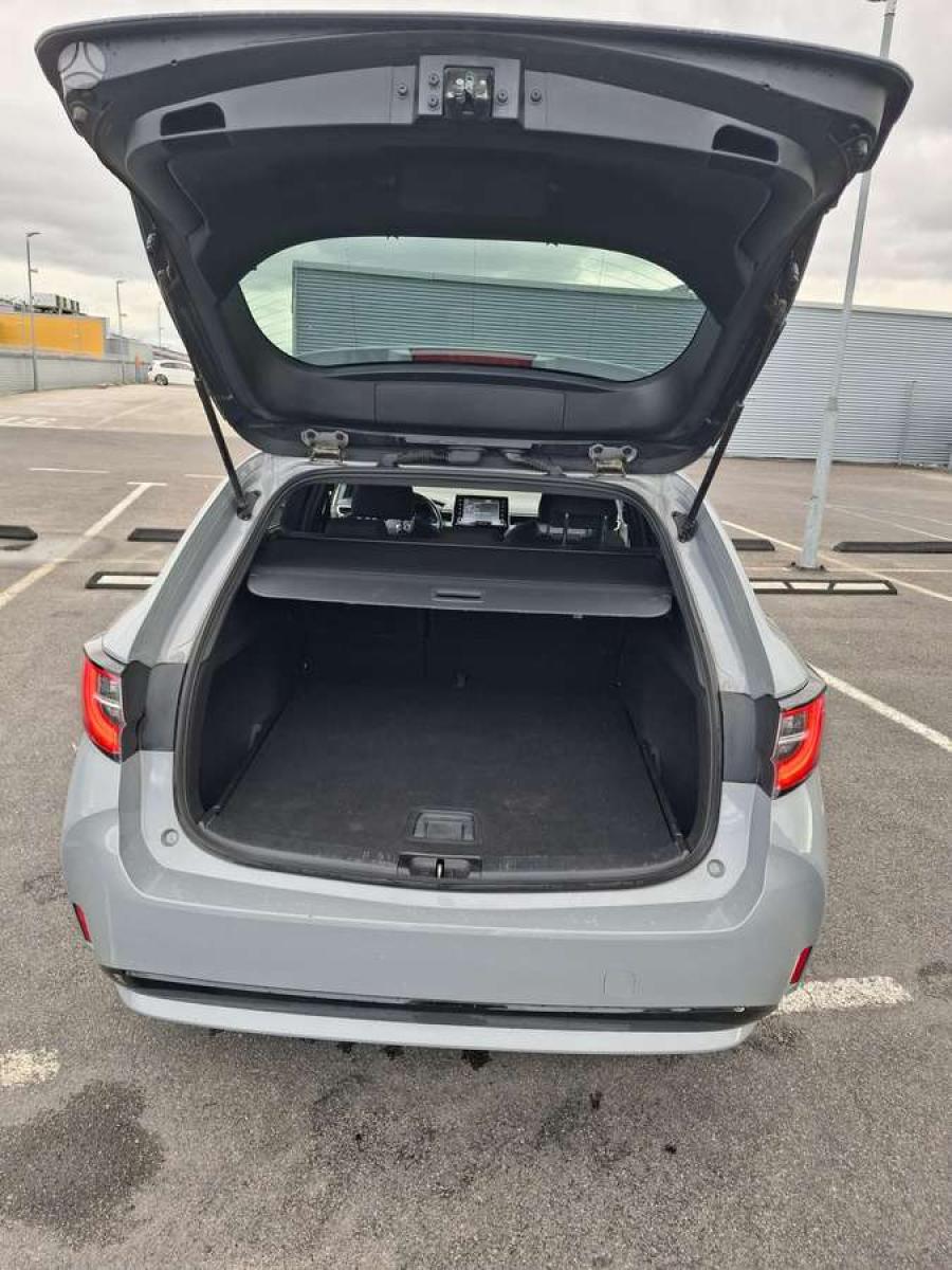 Grey Toyota Corolla 2021 in Vilnius, with an engine capacity of 1.20 L and mileage of 125 thousand km for 14900 €, photo 12 on AUTOMOTO.COM.LV