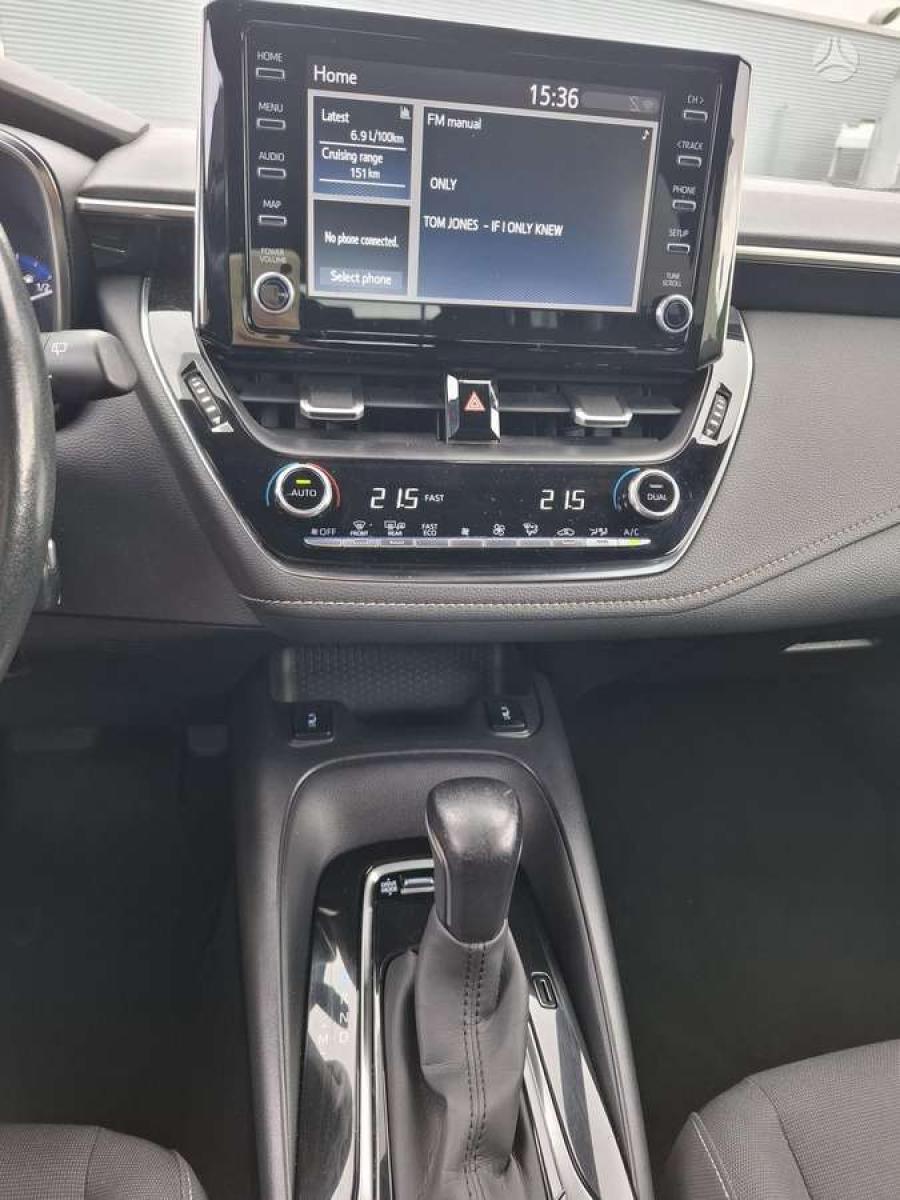 Grey Toyota Corolla 2021 in Vilnius, with an engine capacity of 1.20 L and mileage of 125 thousand km for 14900 €, photo 13 on AUTOMOTO.COM.LV