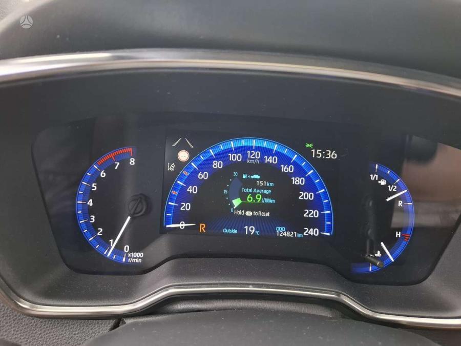 Grey Toyota Corolla 2021 in Vilnius, with an engine capacity of 1.20 L and mileage of 125 thousand km for 14900 €, photo 17 on AUTOMOTO.COM.LV