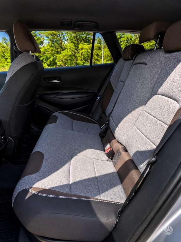 Grey Toyota Corolla 2021 in Siauliai, with an engine capacity of 1.80 L and mileage of 305 thousand km for 14400 €, photo 7 on AUTOMOTO.COM.LV