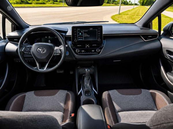 Grey Toyota Corolla 2021 in Siauliai, with an engine capacity of 1.80 L and mileage of 305 thousand km for 14400 €, photo 8 on AUTOMOTO.COM.LV