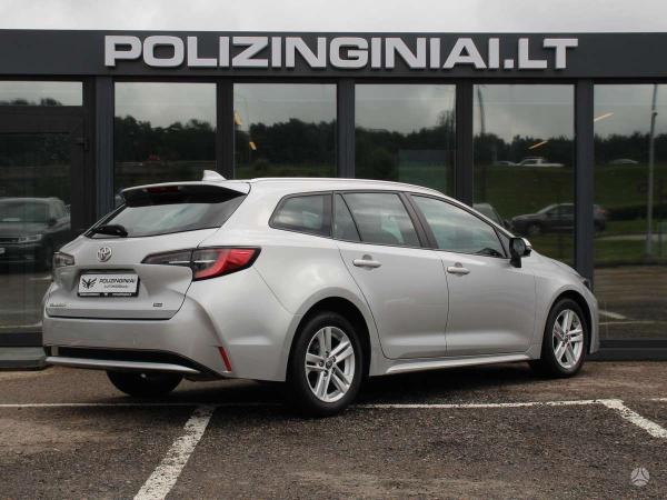 Grey Toyota Corolla 2021 in Vilnius, with an engine capacity of 1.20 L and mileage of 144 thousand km for 13950 €, photo 3 on AUTOMOTO.COM.LV
