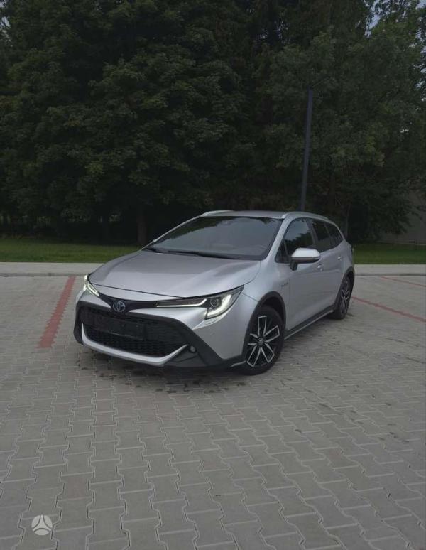 Grey Toyota Corolla 2021 in Siauliai, with an engine capacity of 1.80 L and mileage of 305 thousand km for 13800 €, photo 1 on AUTOMOTO.COM.LV