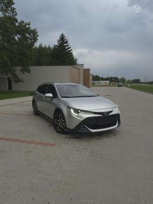 Pelēks Toyota Corolla 2021 Šauļi, ar dzinēja tilpumu 1.80 L un nobraukumu 305 tūkst. km par 13800 €, foto 3 vietnē AUTOMOTO.COM.LV