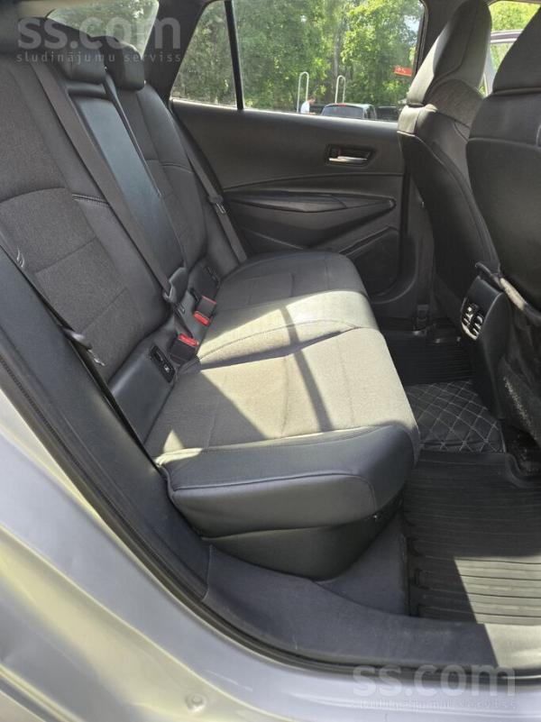 Grey Toyota Corolla 2021 in Riga, with an engine capacity of 1.80 L and mileage of 196 thousand km for 14999 €, photo 6 on AUTOMOTO.COM.LV