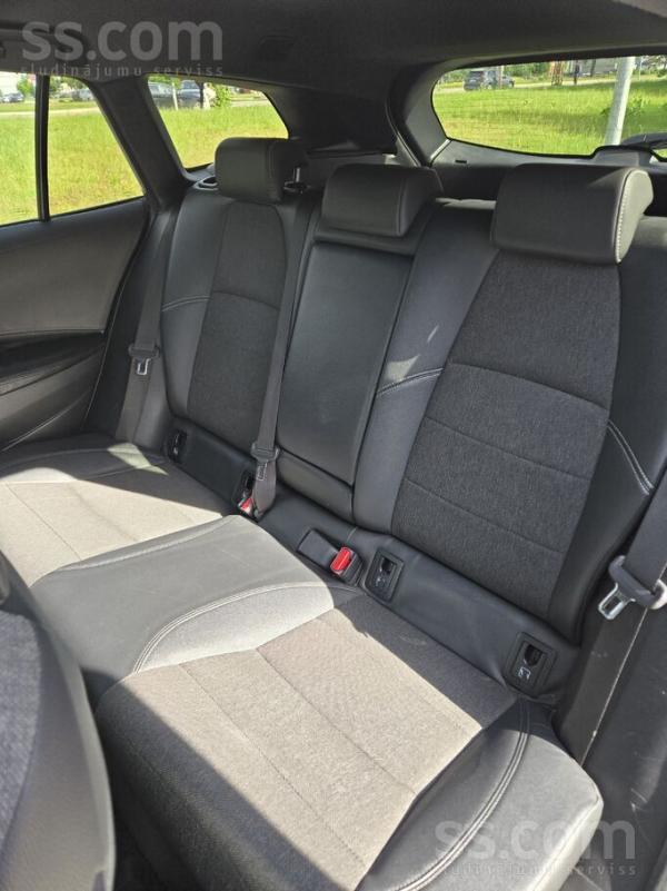 Grey Toyota Corolla 2021 in Riga, with an engine capacity of 1.80 L and mileage of 196 thousand km for 14999 €, photo 7 on AUTOMOTO.COM.LV