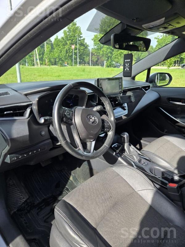 Grey Toyota Corolla 2021 in Riga, with an engine capacity of 1.80 L and mileage of 196 thousand km for 14999 €, photo 8 on AUTOMOTO.COM.LV