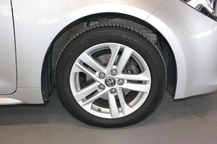 Grey Toyota Corolla 2021 in Kaunas, with an engine capacity of 1.20 L and mileage of 113 thousand km for 14900 €, photo 16 on AUTOMOTO.COM.LV