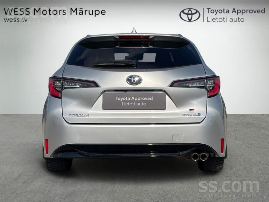Grey Toyota Corolla 2021 in Riga, with an engine capacity of 2.00 L and mileage of 122 thousand km for 25990 €, photo 5 on AUTOMOTO.COM.LV