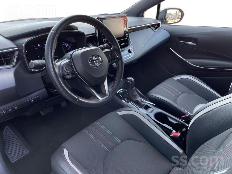 Grey Toyota Corolla 2021 in Riga, with an engine capacity of 2.00 L and mileage of 122 thousand km for 25990 €, photo 12 on AUTOMOTO.COM.LV