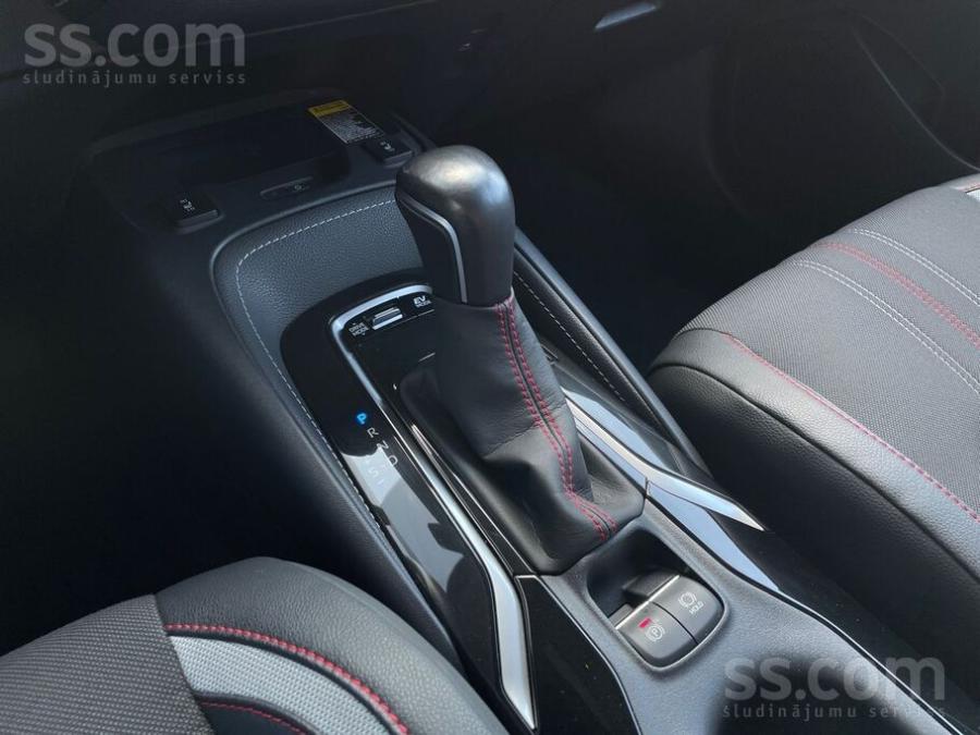 Grey Toyota Corolla 2021 in Riga, with an engine capacity of 2.00 L and mileage of 122 thousand km for 25990 €, photo 21 on AUTOMOTO.COM.LV