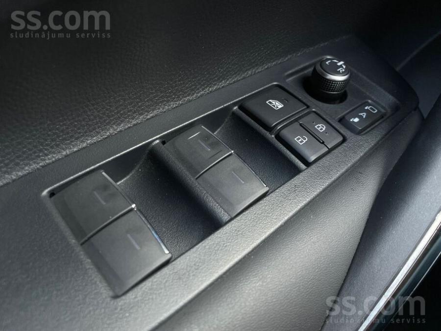 Grey Toyota Corolla 2021 in Riga, with an engine capacity of 2.00 L and mileage of 122 thousand km for 25990 €, photo 26 on AUTOMOTO.COM.LV