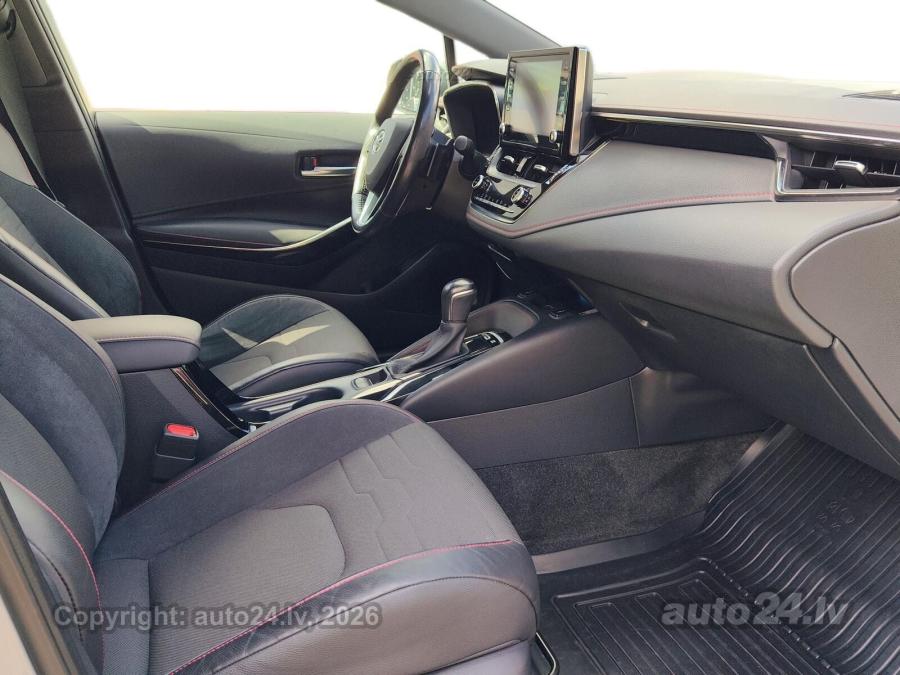 Grey Toyota Corolla 2021 in Tallinn, with an engine capacity of 1.99 L and mileage of 114 thousand km for 20995 €, photo 7 on AUTOMOTO.COM.LV
