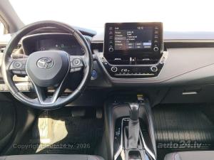 Grey Toyota Corolla 2021 in Tallinn, with an engine capacity of 1.99 L and mileage of 114 thousand km for 20995 €, photo 9 on AUTOMOTO.COM.LV