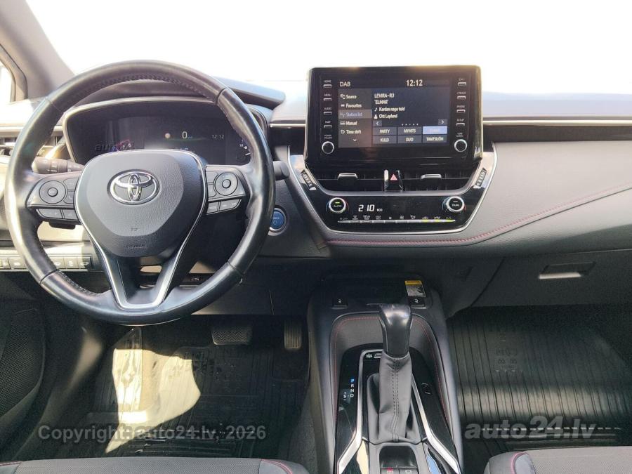 Grey Toyota Corolla 2021 in Tallinn, with an engine capacity of 1.99 L and mileage of 114 thousand km for 20995 €, photo 9 on AUTOMOTO.COM.LV