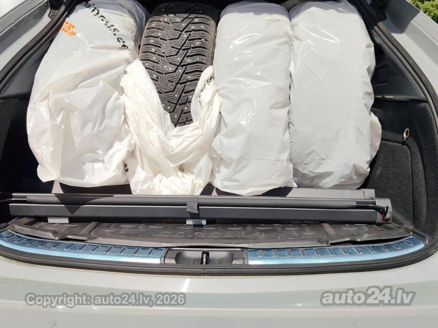 Grey Toyota Corolla 2021 in Tallinn, with an engine capacity of 1.99 L and mileage of 114 thousand km for 20995 €, photo 11 on AUTOMOTO.COM.LV