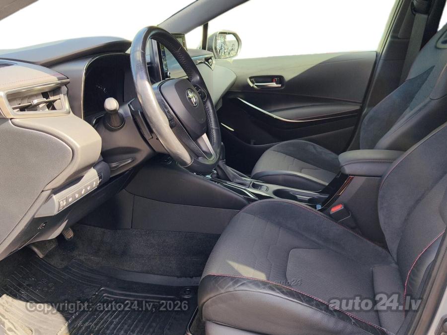 Grey Toyota Corolla 2021 in Tallinn, with an engine capacity of 1.99 L and mileage of 114 thousand km for 20995 €, photo 12 on AUTOMOTO.COM.LV