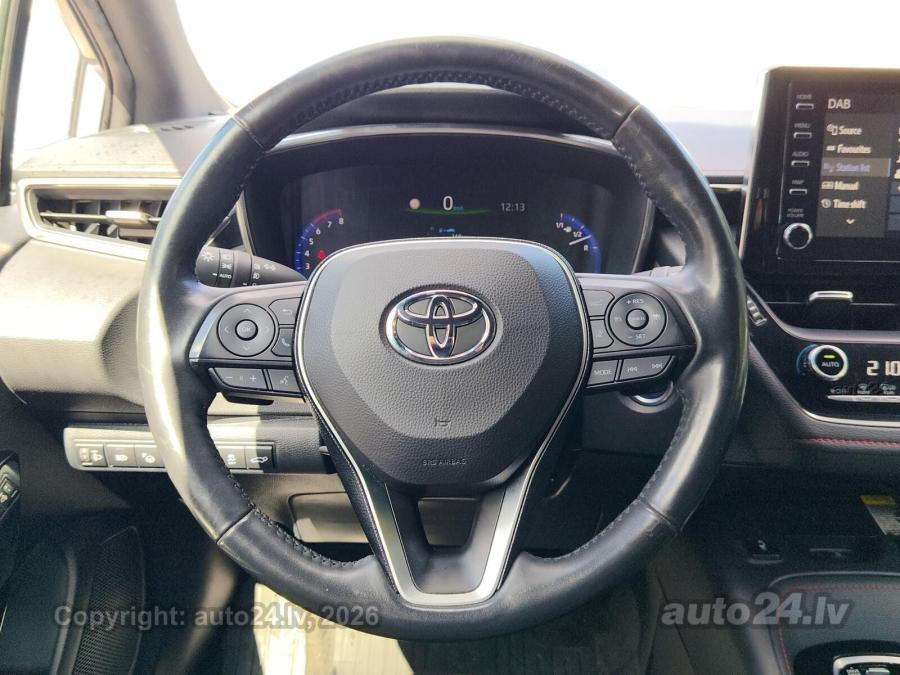 Grey Toyota Corolla 2021 in Tallinn, with an engine capacity of 1.99 L and mileage of 114 thousand km for 20995 €, photo 13 on AUTOMOTO.COM.LV