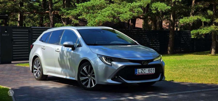 Grey Toyota Corolla 2021 in Vilnius, with an engine capacity of 1.20 L and mileage of 190 thousand km for 15900 €, photo 5 on AUTOMOTO.COM.LV