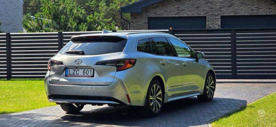 Grey Toyota Corolla 2021 in Vilnius, with an engine capacity of 1.20 L and mileage of 190 thousand km for 15900 €, photo 6 on AUTOMOTO.COM.LV