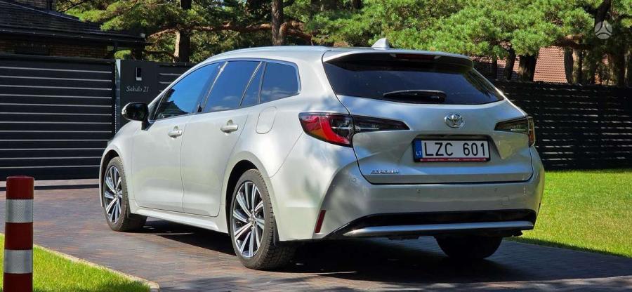 Grey Toyota Corolla 2021 in Vilnius, with an engine capacity of 1.20 L and mileage of 190 thousand km for 15900 €, photo 8 on AUTOMOTO.COM.LV