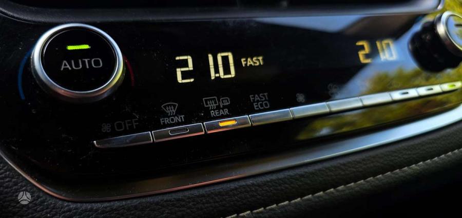 Grey Toyota Corolla 2021 in Vilnius, with an engine capacity of 1.20 L and mileage of 190 thousand km for 15900 €, photo 28 on AUTOMOTO.COM.LV