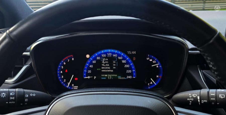 Grey Toyota Corolla 2021 in Vilnius, with an engine capacity of 1.20 L and mileage of 190 thousand km for 15900 €, photo 33 on AUTOMOTO.COM.LV