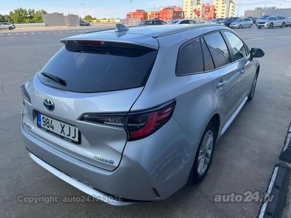 Pelēks Toyota Corolla 2021 Tallina, ar dzinēja tilpumu 1.80 L un nobraukumu 239 tūkst. km par 11995 €, foto 4 vietnē AUTOMOTO.COM.LV