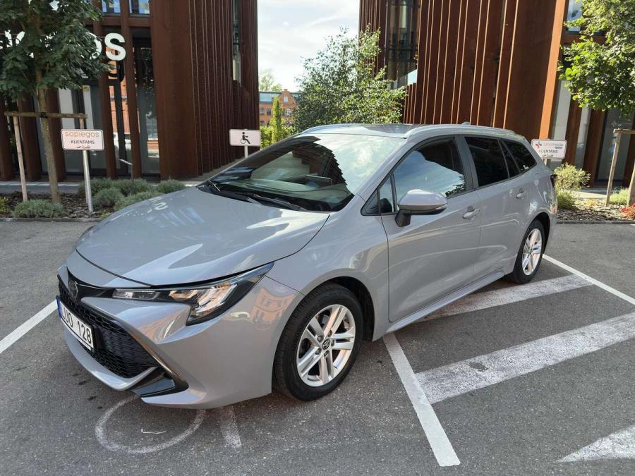 Grey Toyota Corolla 2021 in Kaunas, with an engine capacity of 1.20 L and mileage of 50 thousand km for 14000 €, photo 1 on AUTOMOTO.COM.LV