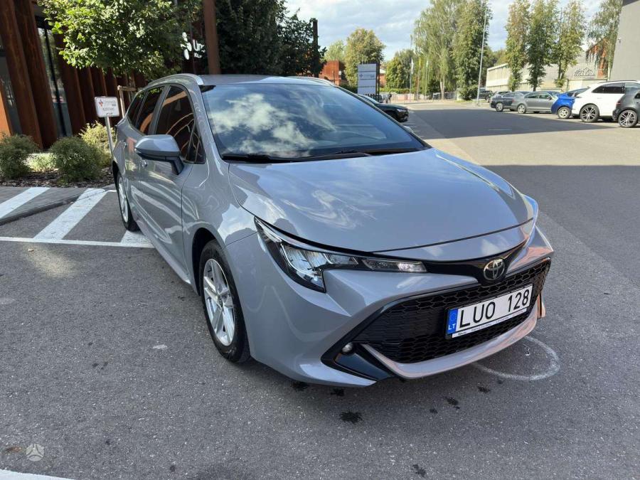 Grey Toyota Corolla 2021 in Kaunas, with an engine capacity of 1.20 L and mileage of 50 thousand km for 14000 €, photo 3 on AUTOMOTO.COM.LV