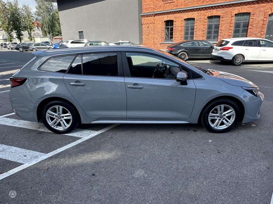 Grey Toyota Corolla 2021 in Kaunas, with an engine capacity of 1.20 L and mileage of 50 thousand km for 14000 €, photo 5 on AUTOMOTO.COM.LV