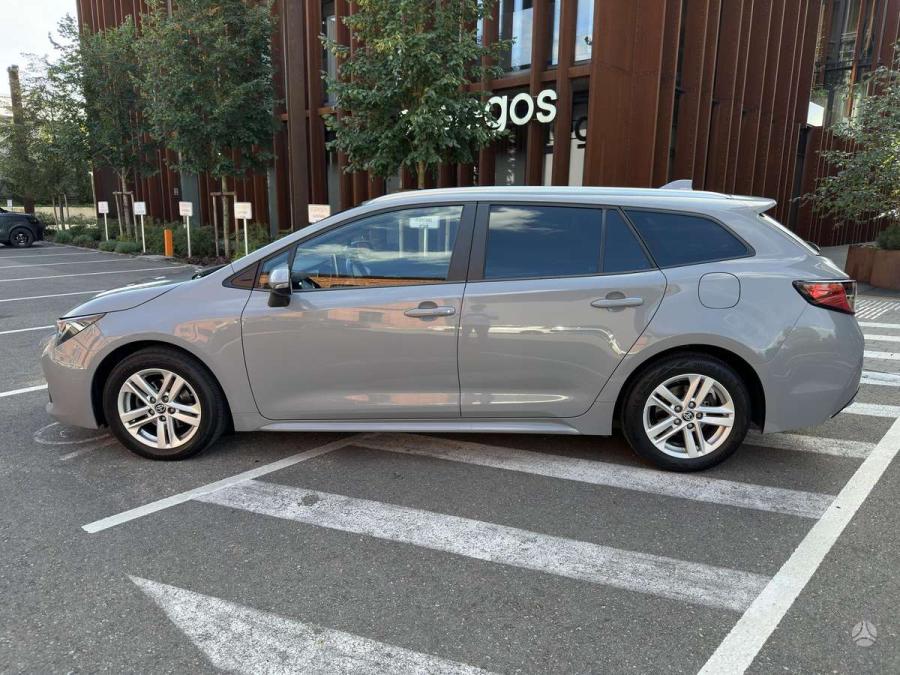 Grey Toyota Corolla 2021 in Kaunas, with an engine capacity of 1.20 L and mileage of 50 thousand km for 14000 €, photo 6 on AUTOMOTO.COM.LV