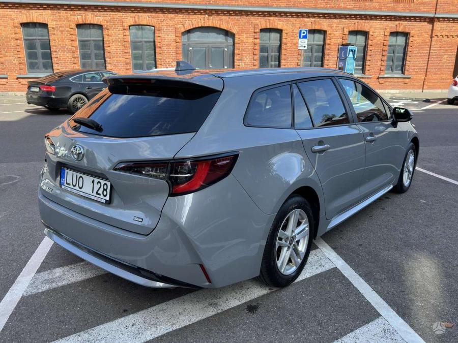 Grey Toyota Corolla 2021 in Kaunas, with an engine capacity of 1.20 L and mileage of 50 thousand km for 14000 €, photo 7 on AUTOMOTO.COM.LV