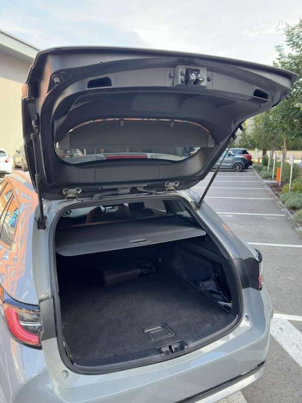 Grey Toyota Corolla 2021 in Kaunas, with an engine capacity of 1.20 L and mileage of 50 thousand km for 14000 €, photo 8 on AUTOMOTO.COM.LV