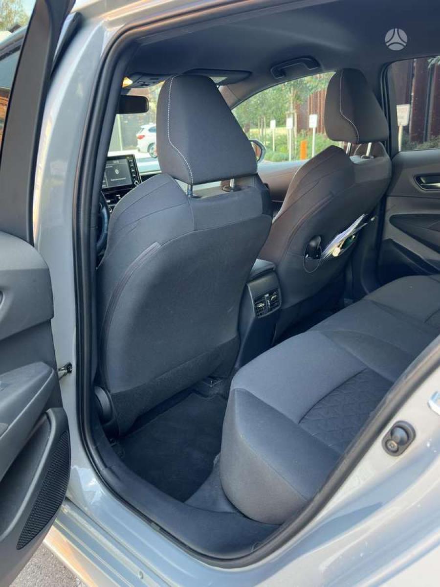 Grey Toyota Corolla 2021 in Kaunas, with an engine capacity of 1.20 L and mileage of 50 thousand km for 14000 €, photo 9 on AUTOMOTO.COM.LV