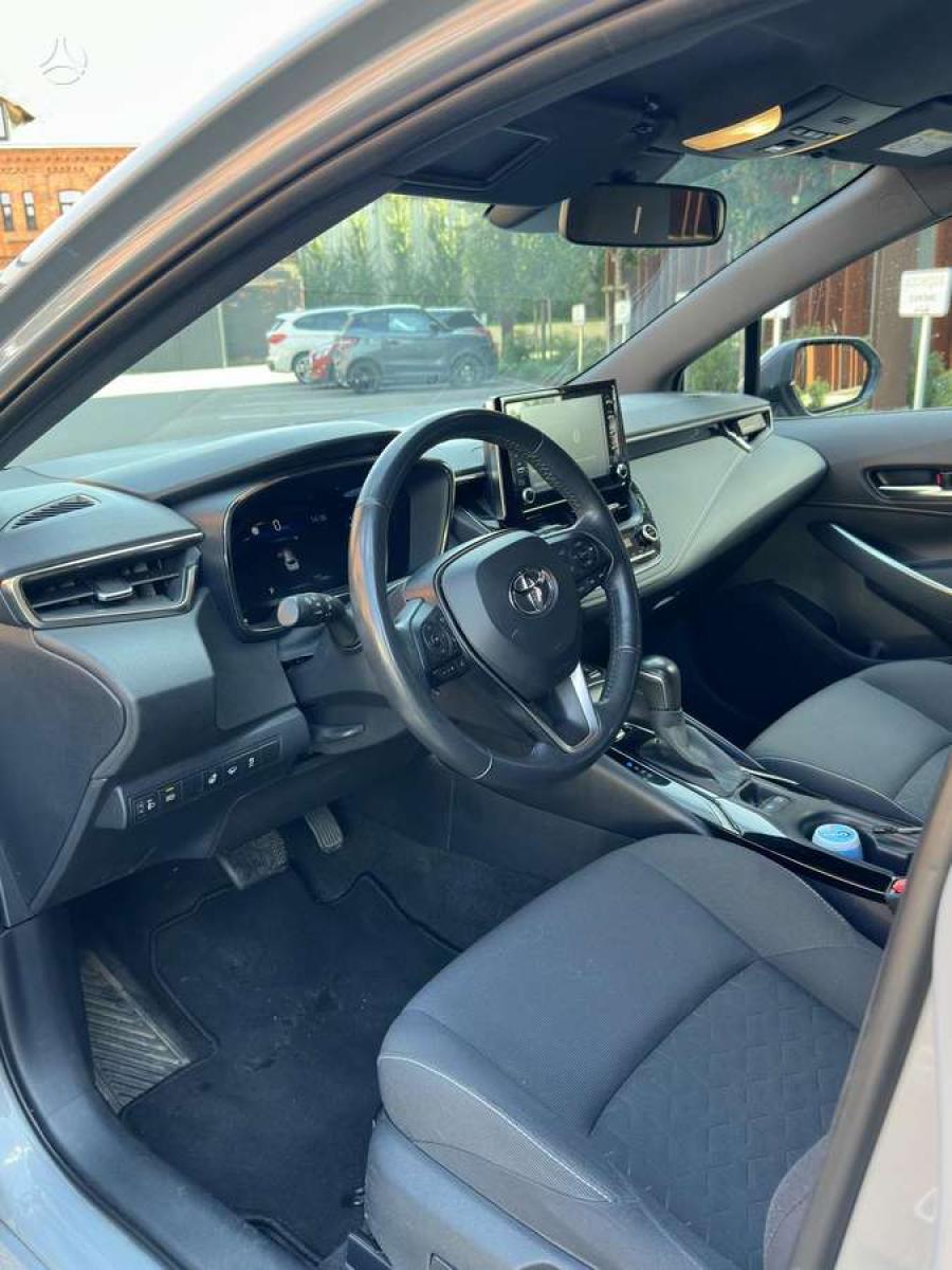 Grey Toyota Corolla 2021 in Kaunas, with an engine capacity of 1.20 L and mileage of 50 thousand km for 14000 €, photo 10 on AUTOMOTO.COM.LV