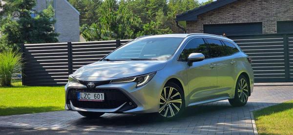 Toyota Corolla 2021 Viļņa vietnē Pelēks Toyota Corolla 2021 Viļņa, ar dzinēja tilpumu 1.20 L un nobraukumu 190 tūkst. km par 13800 €, foto 3 vietnē AUTOMOTO.COM.LV