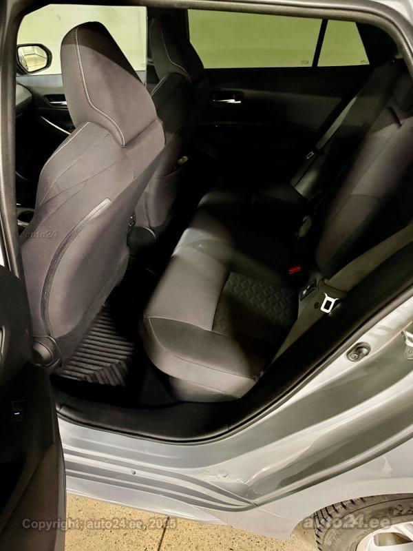 Pelēks Toyota Corolla 2022 Tallina, ar dzinēja tilpumu 1.80 L un nobraukumu 67 tūkst. km par 22000 €, foto 11 vietnē AUTOMOTO.COM.LV