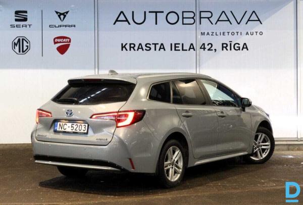 Grey Toyota Corolla 2022 in Riga, with an engine capacity of 1.80 L and mileage of 82 thousand km for 18000 €, photo 2 on AUTOMOTO.COM.LV